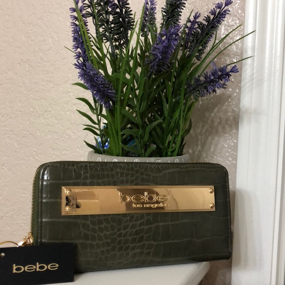 bebe | Bags | Bebe Wallet Hunter | Poshmark